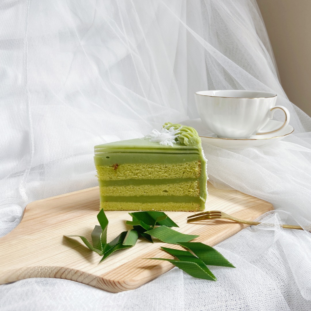 Mini Signature Pandan Layer Cake 4″ (Christmas Series) - YuBake