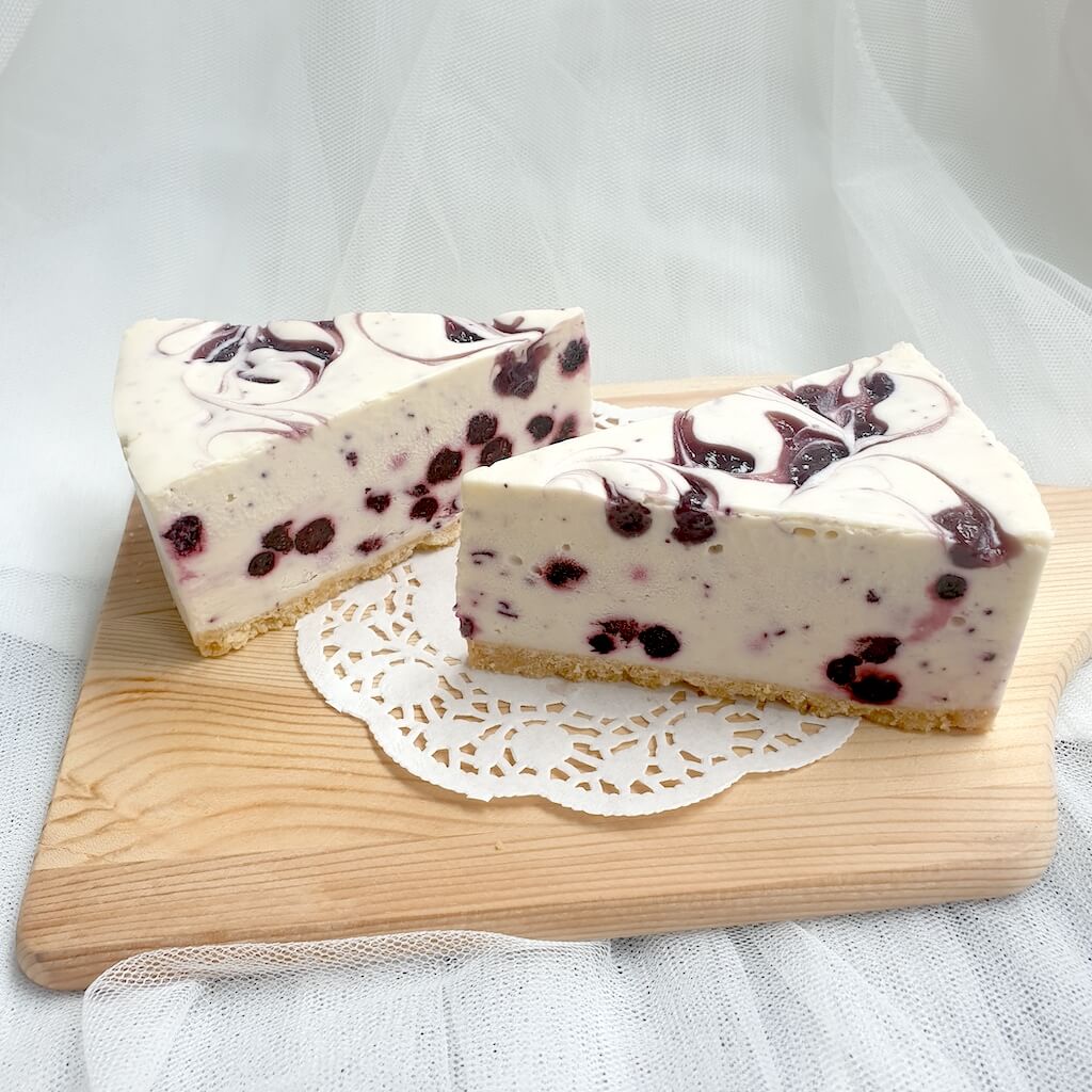 Blueberry White Chocolate Cheesecake (Slice) - YuBake