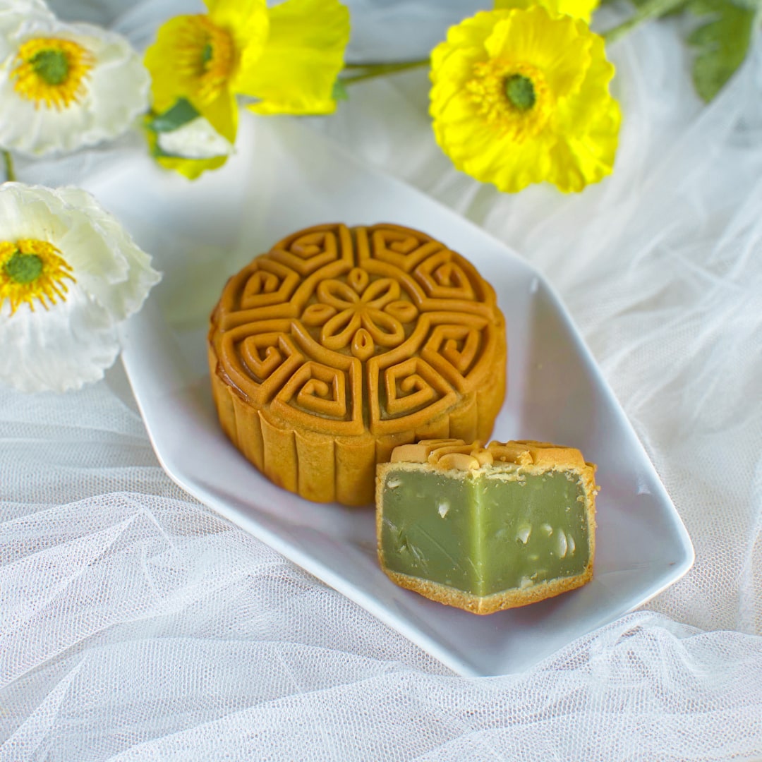 Less Sugar Pandan Lotus Mooncake YuBake Less Sugar Pandan Lotus Mooncake YuBake