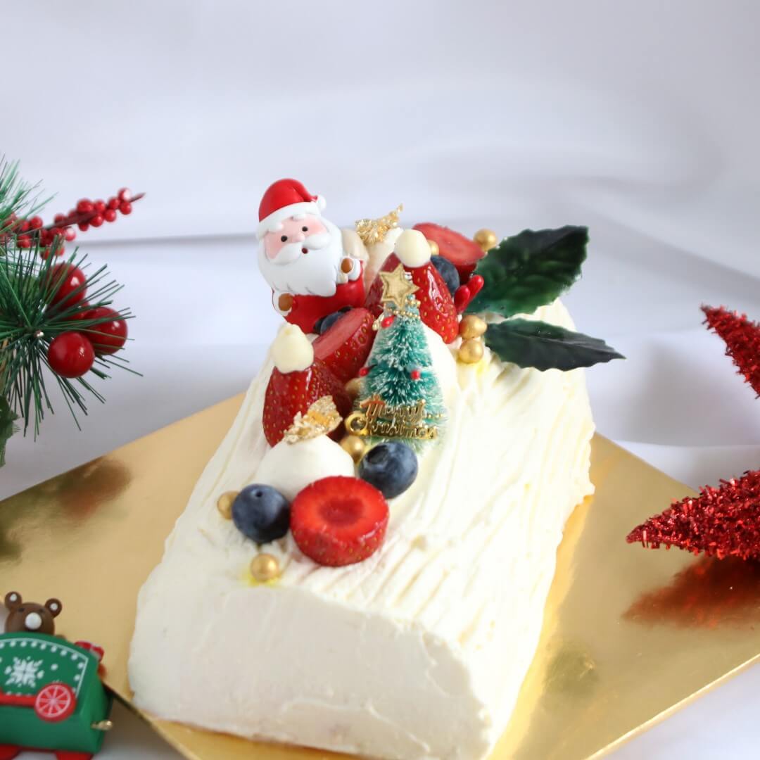 Christmas Strawberry Log Cake - Delivery in KL Selangor - YuBake