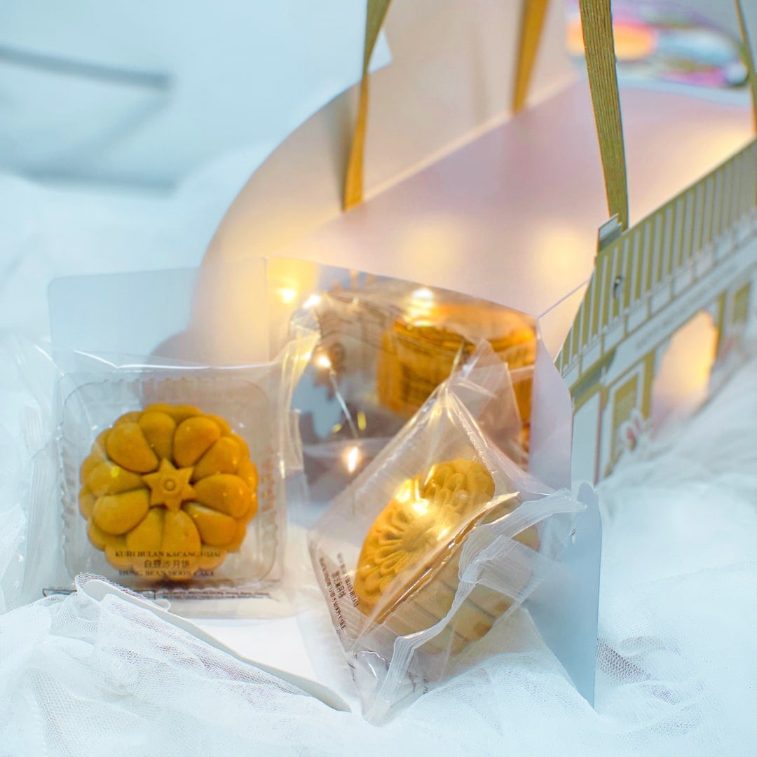 Rabbit Girl (mini) Mooncake Gift Set - Delivery in KL - YuBake