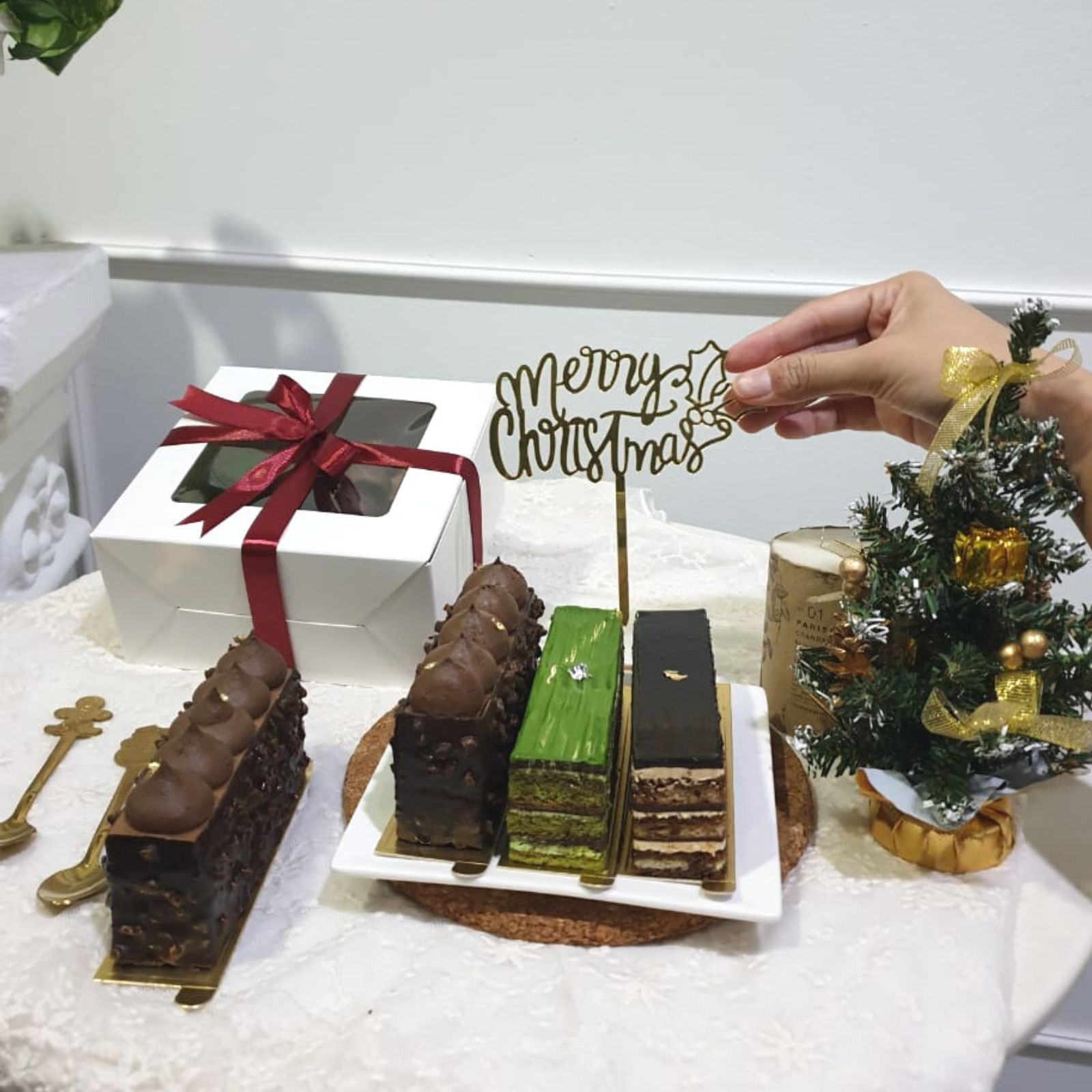 Christmas Dessert Box - Gift Delivery - YuBake